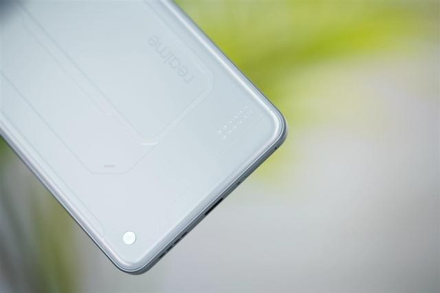 性能、续航双屠夫！真我Neo7 SE评测：2K档最懂年轻人的电竞手机 - 手机 - 迷你电视 - 迷你电视